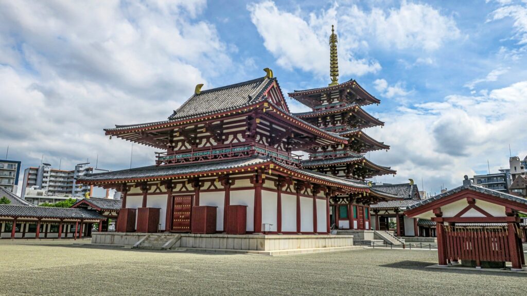 Shitennoji Temple - Travel in Japan