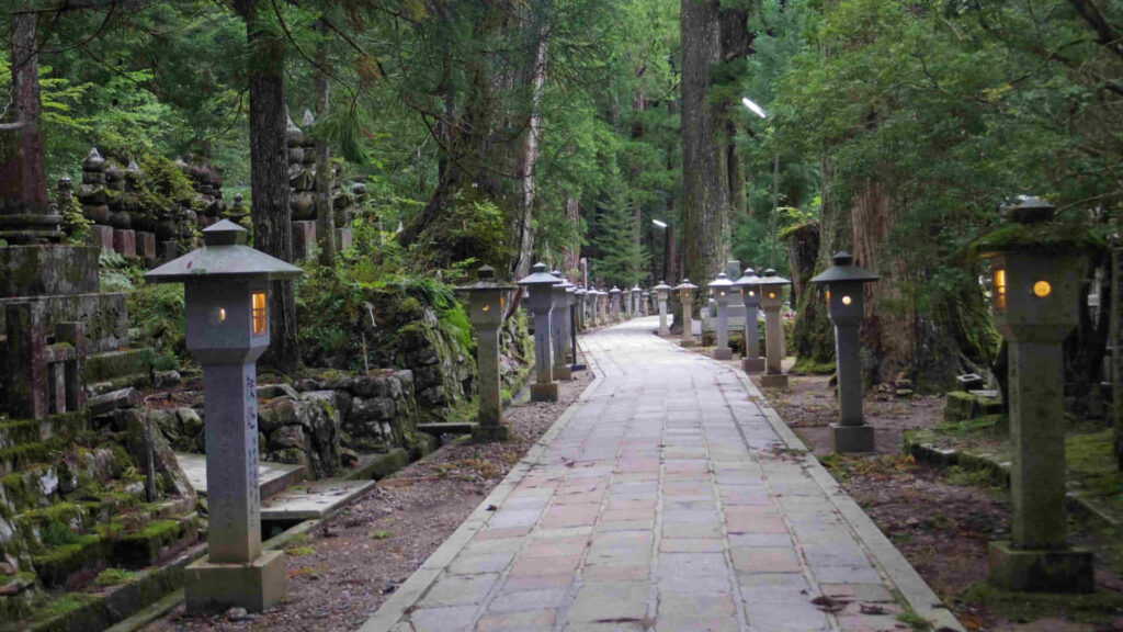 Okunoin Temple - Travel in Japan