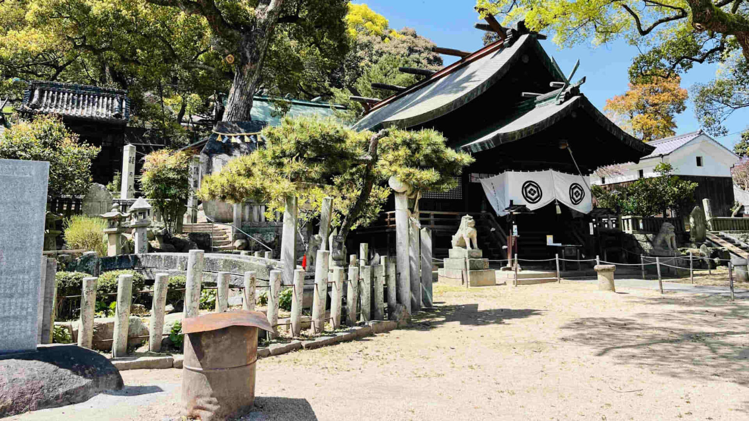 Ushitora Shrine - Travel in Japan
