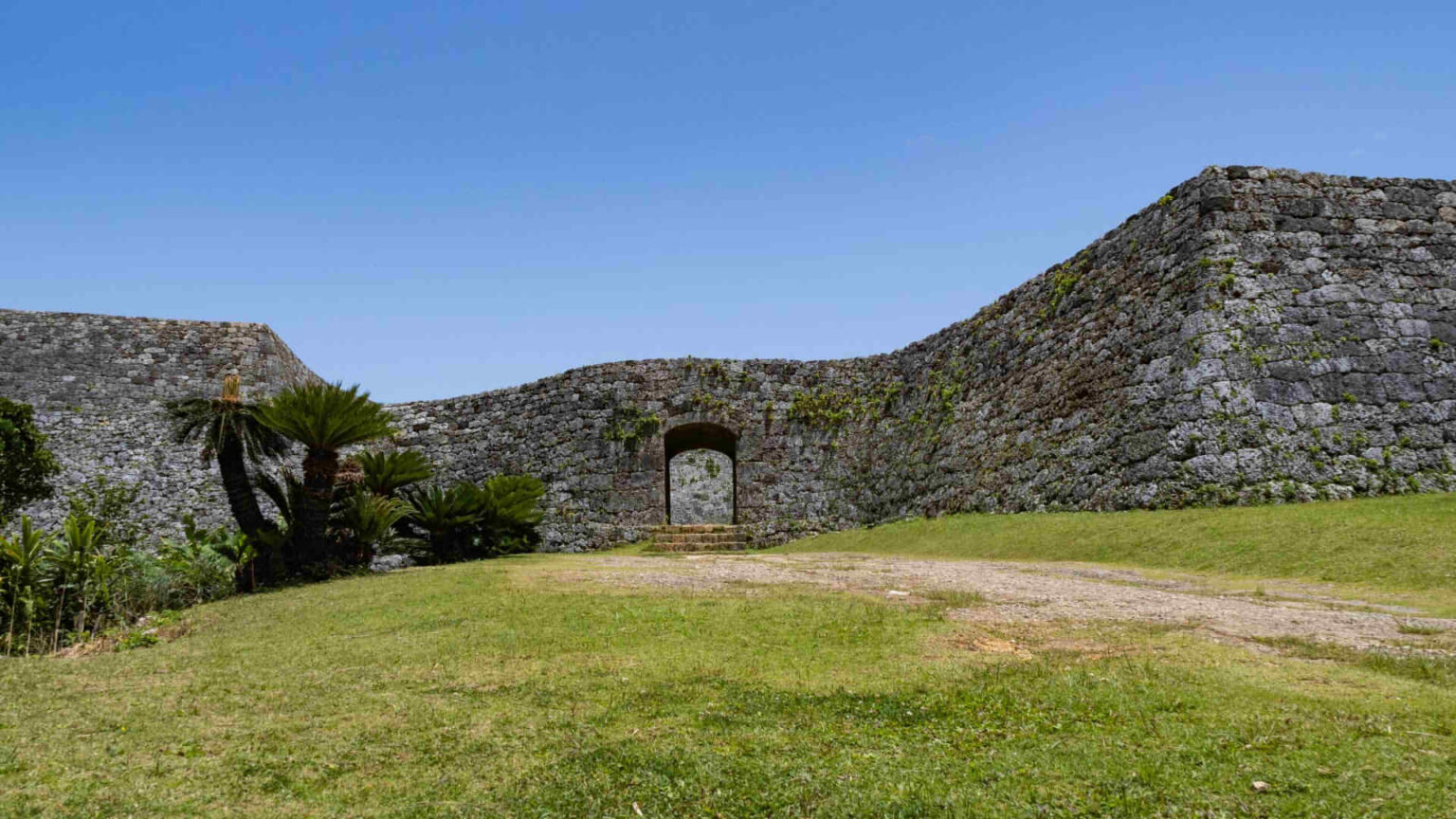 Zakimi Castle Ruins - Travel in Japan