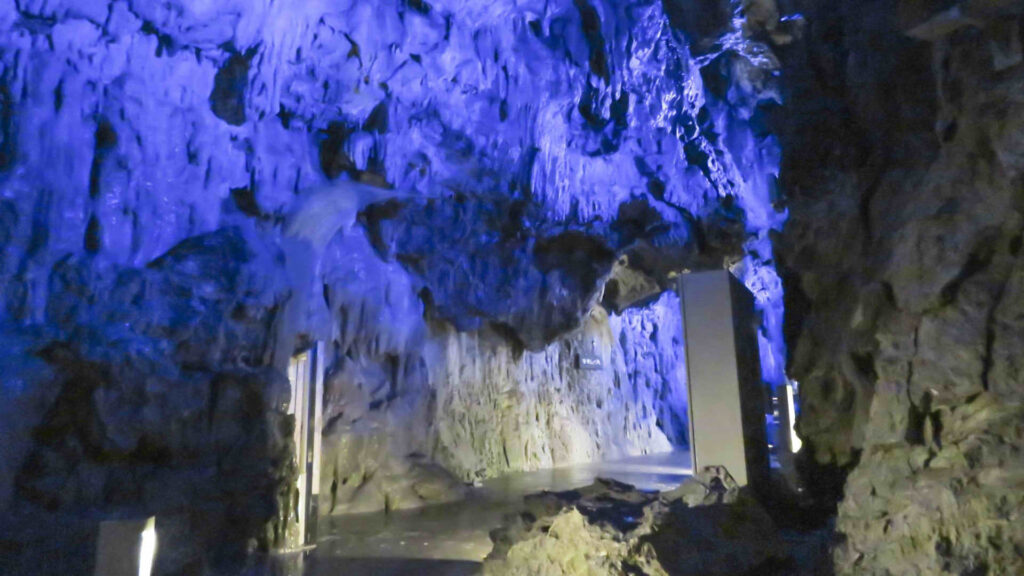 Ryusendo Cave - Travel in Japan