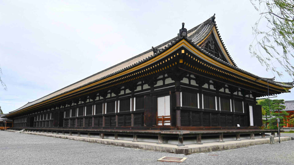 Sanjusangendo Temple - Travel in Japan