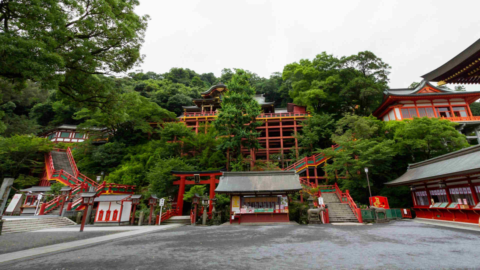 Yutoku Inari Shrine - Travel in Japan